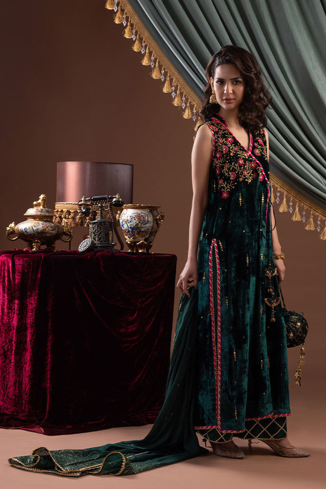 Freya with Timeless Appeal | Ansab Jahangir